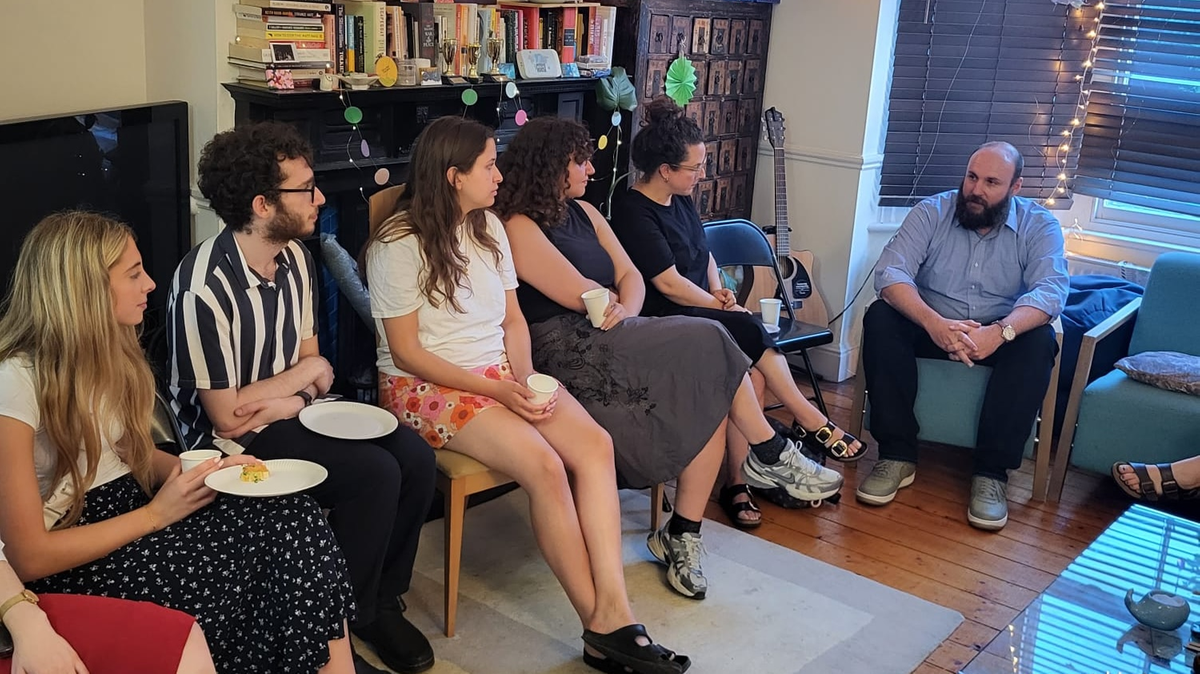 A Jewish home from home in 30 countries around the world - The Jewish ...