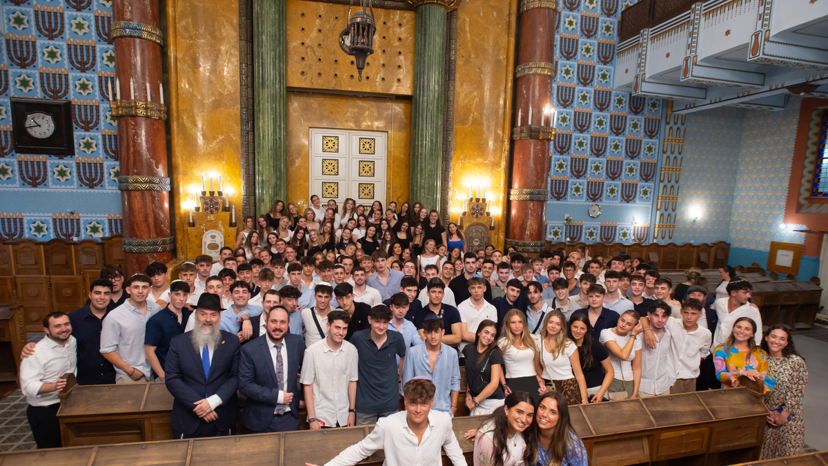 Aish UK hosts 180 British students for Shabbaton in Budapest - The ...