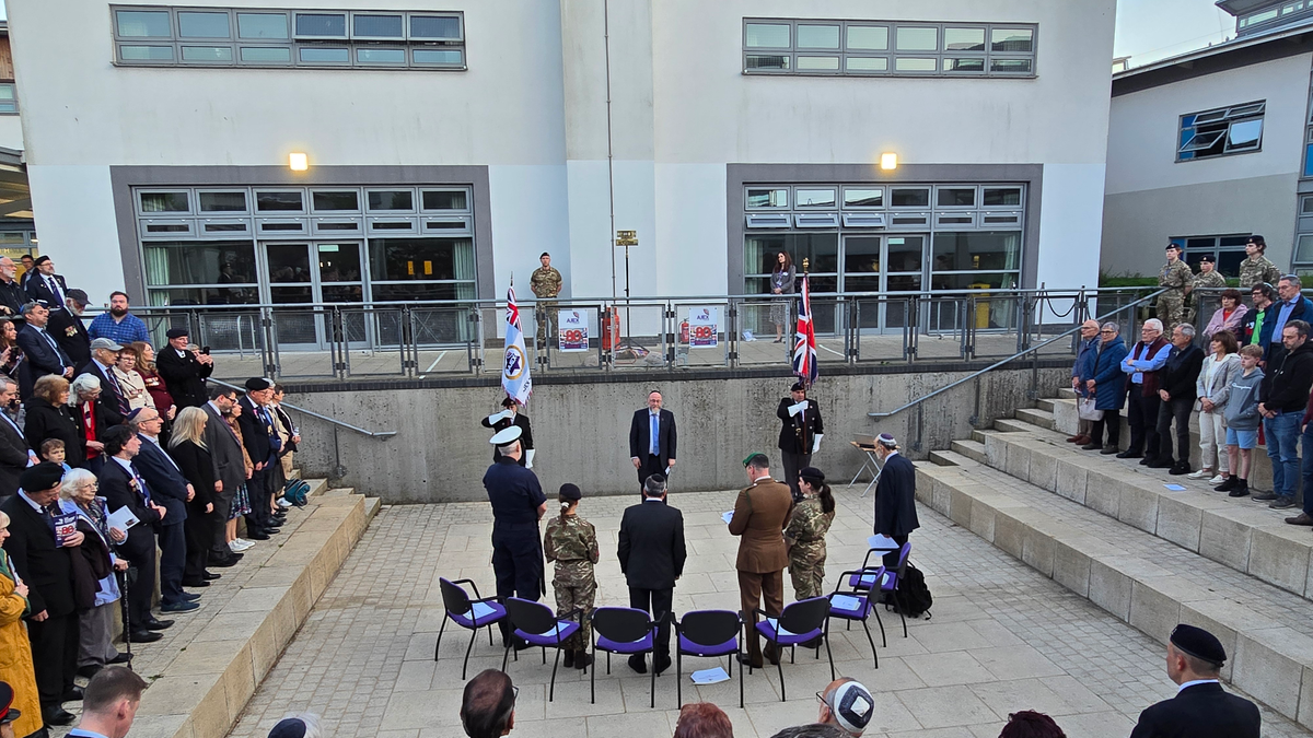 Chief Rabbi pays tribute to UK veterans at Ajex D-Day ceremony at JFS ...