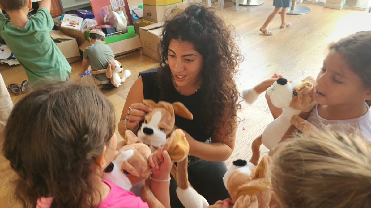 Cuddly toy heals Israel’s children one hug at a time - The Jewish ...