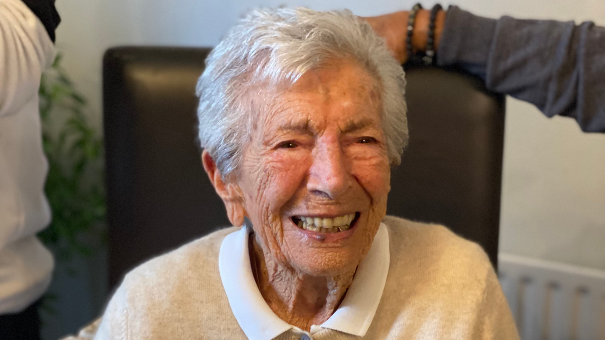 Sally keeps on walking as she celebrates 105 - The Jewish Chronicle ...