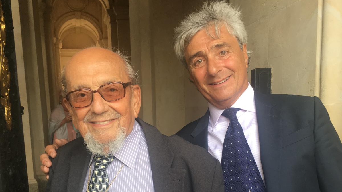 Son of Austrian refugee returns to the school which expelled his father ...