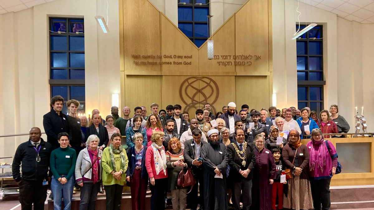 Synagogues open their doors to host iftar meals - The Jewish Chronicle ...