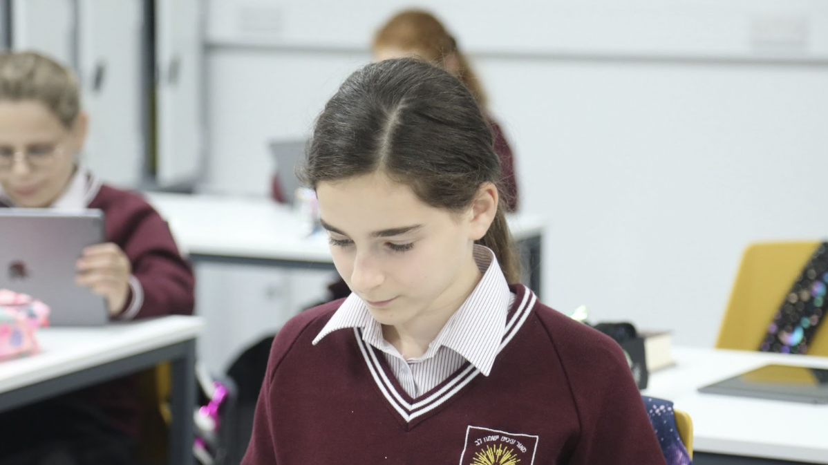 Charedi school's new educational approach wins plaudits from Ofsted ...