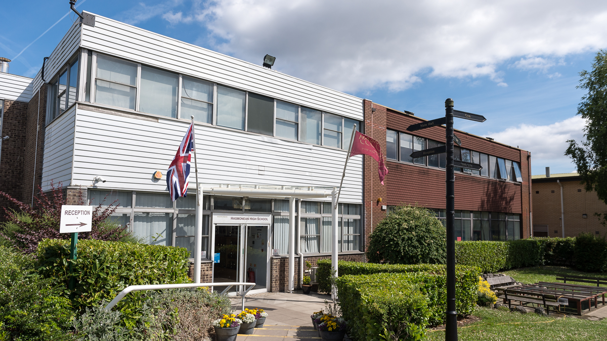 Hasmonean Girls’ School head to retire - The Jewish Chronicle - The ...