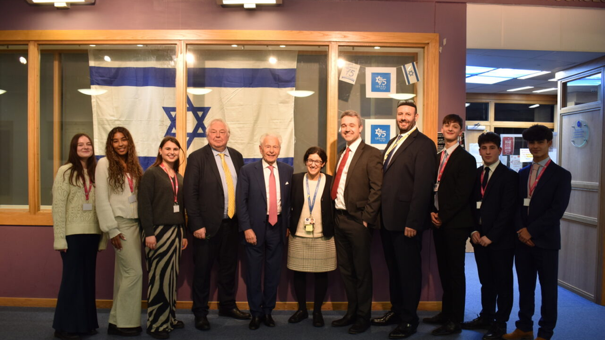 Nick Ferrari gives JFS graduates a good send-off - The Jewish Chronicle ...