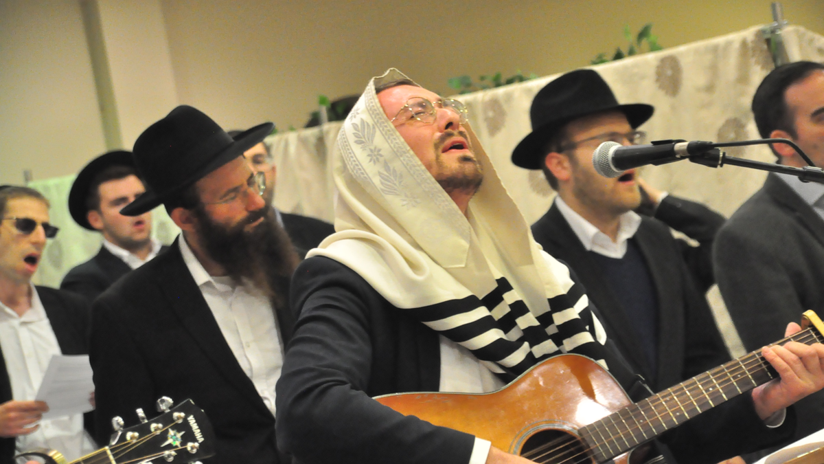 The Orthodox rabbi who plays guitar in shul - The Jewish Chronicle ...