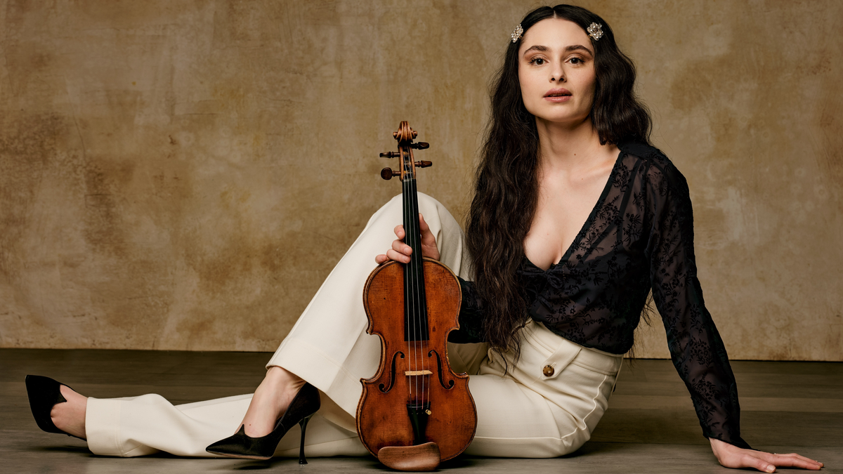 Esther Abrami: the violinist taking TikTok by storm - The Jewish Chronicle