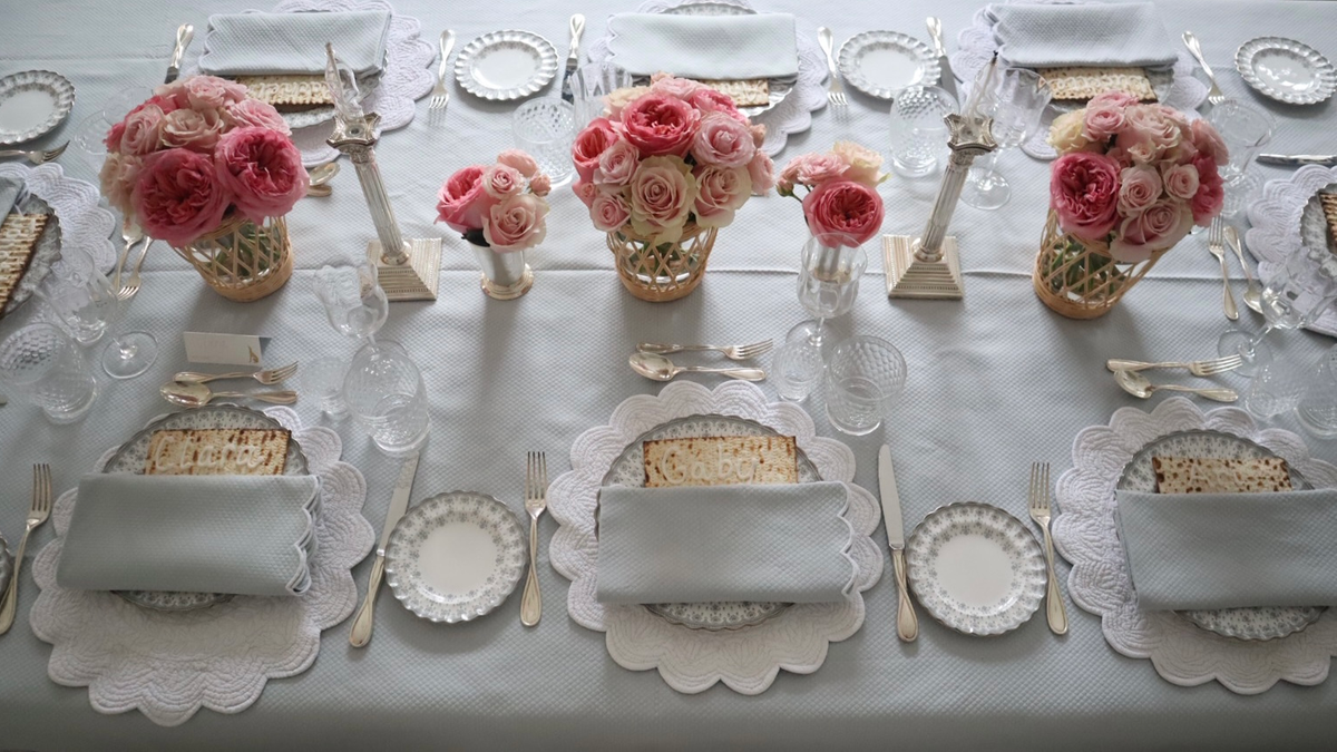 Need inspiration for your Pesach tablescape? I can help. - The Jewish ...