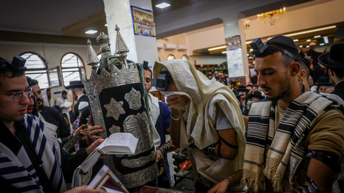 Meet the mensches making up minyans for the rest of us day in, day out ...