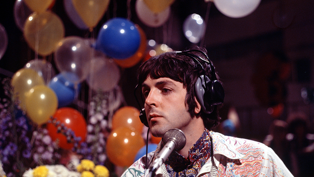 Photographer David Magnus shares rare photos of The Beatles in 1967 ...