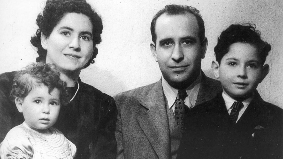 The Jews who survived the Shoah with a fake identity - The Jewish ...