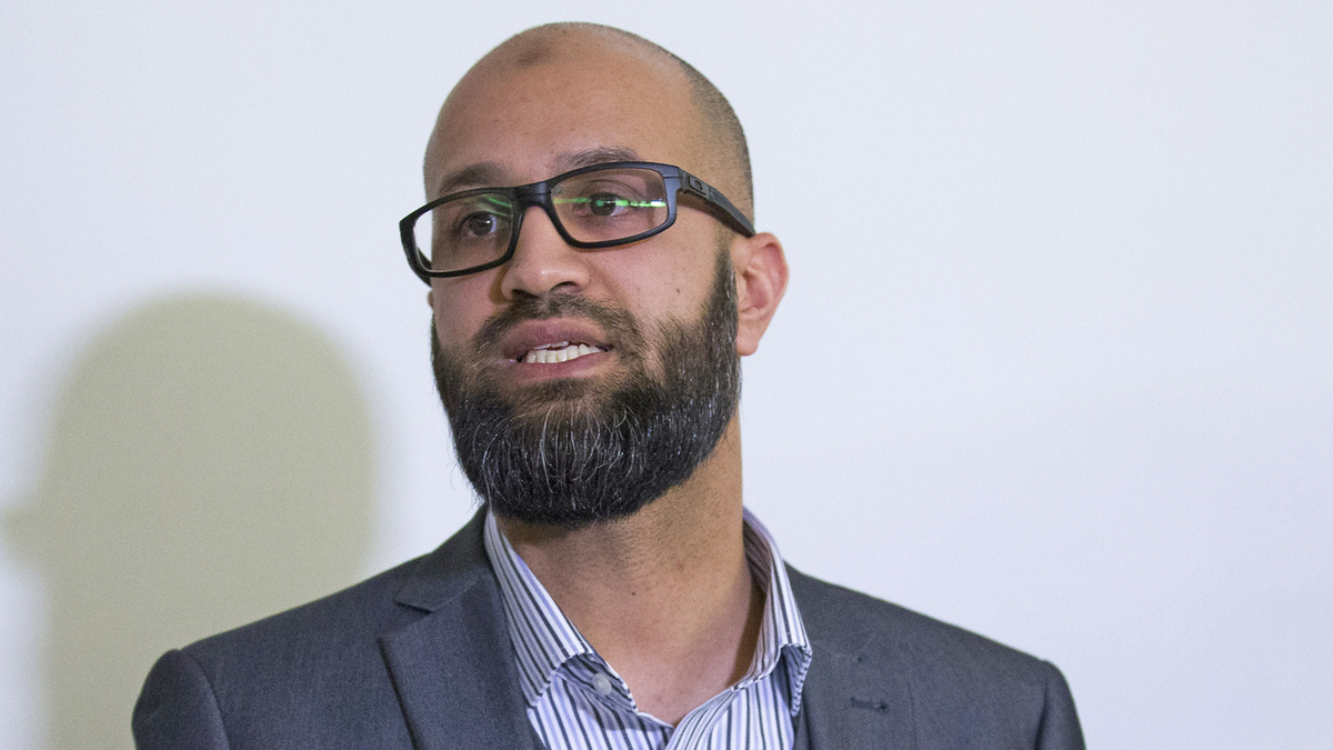 Activist who called Jihadi John ‘beautiful’ visits student Gaza camp to ...
