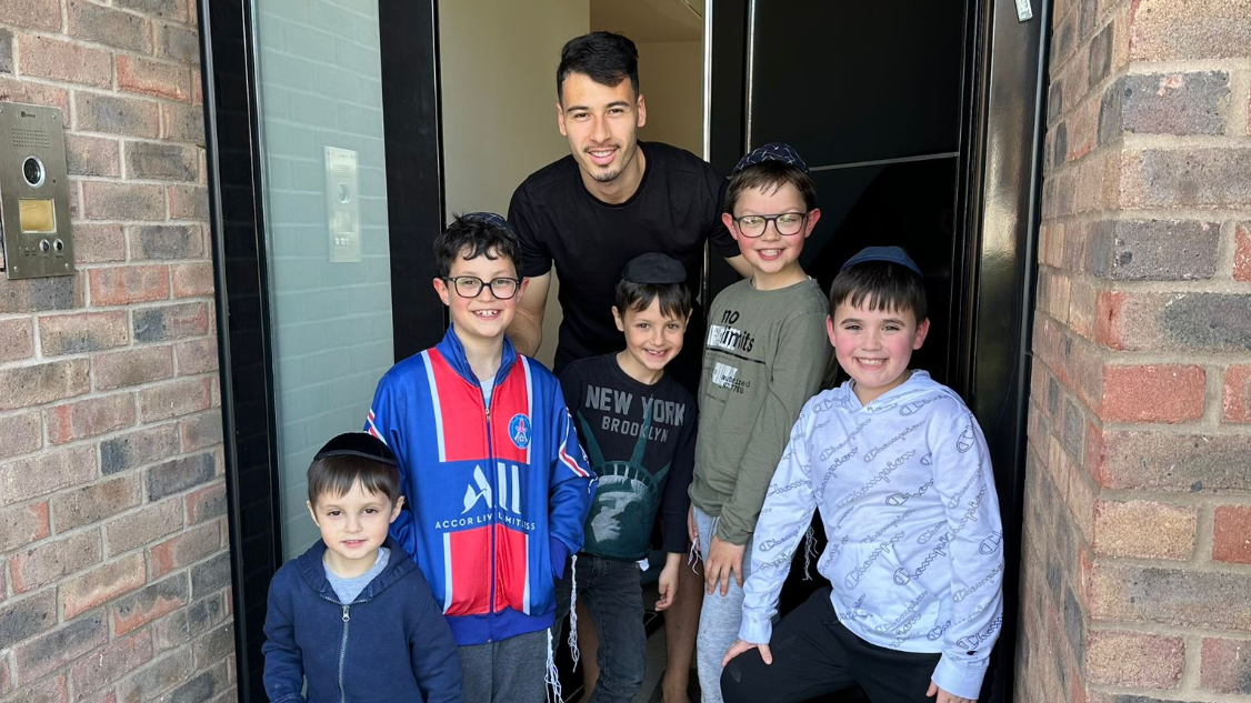 Gabriel Martinelli: Arsenal star wins Jewish school raffle prize - The ...