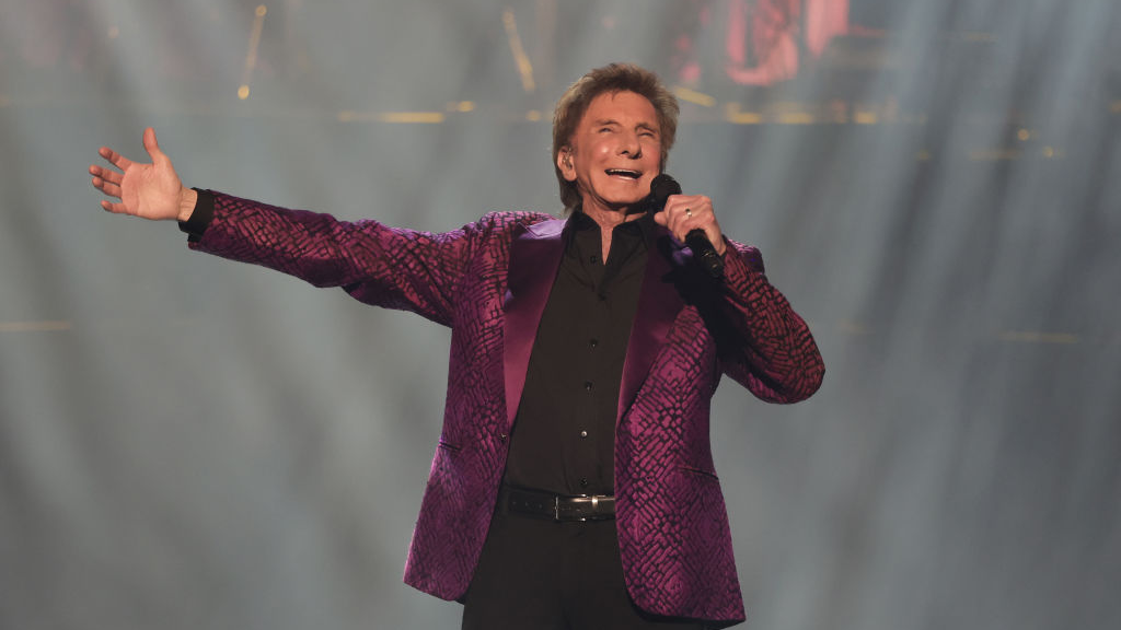 Barry Manilow breaks Elvis Presley's record for longest Las Vegas run ...