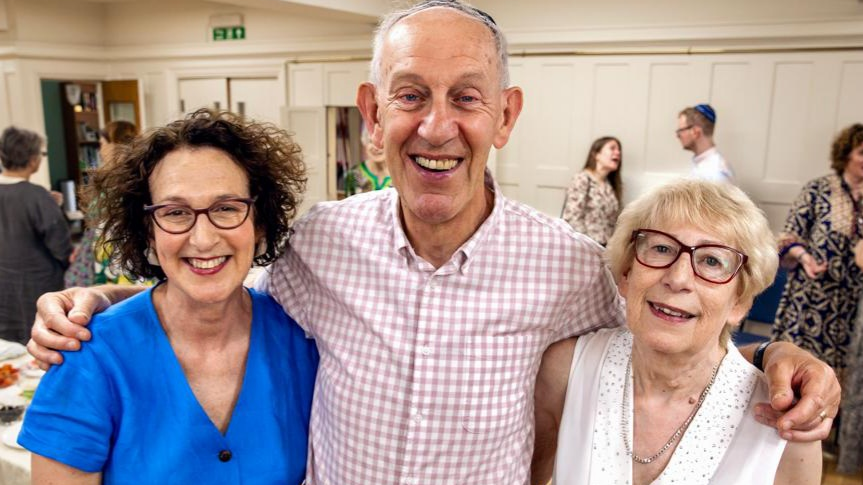 Baroness Merron has her batmitzvah... 50 years late - The Jewish ...