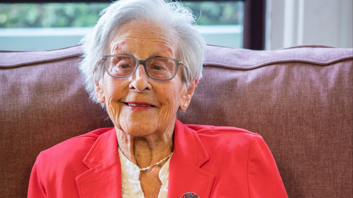 Birthday greetings from the new King delights Kitty, 100 - The Jewish ...