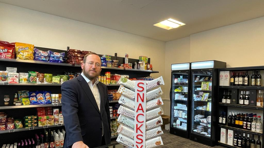 'Boutique kosher grocery' opens near Buckingham Palace - The Jewish ...