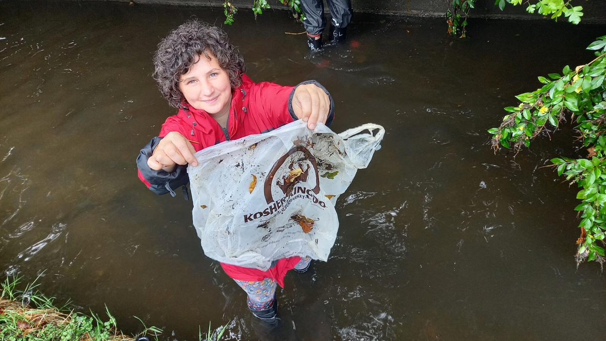 Jewish eco-charity volunteers start campaign to clean Hendon river ...