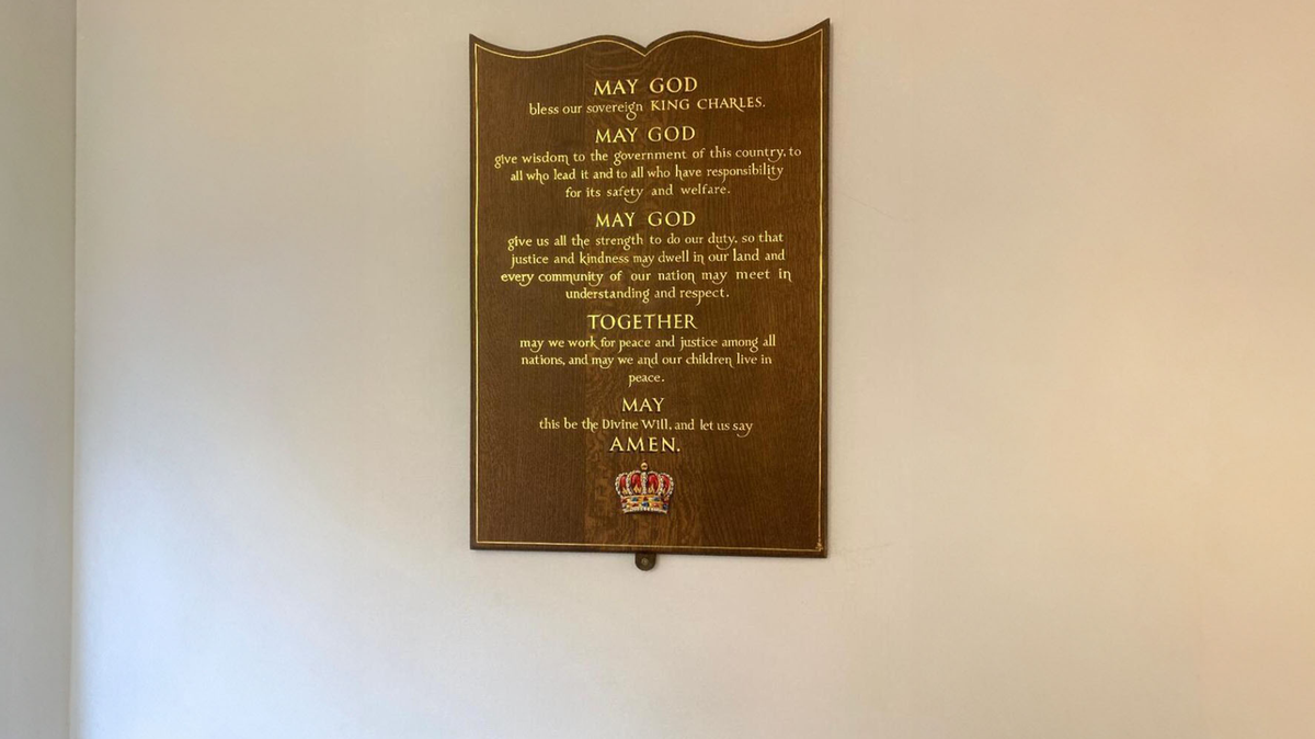 Shul plaque designed by Martin Rowson as an act of ‘repentance’ after ...