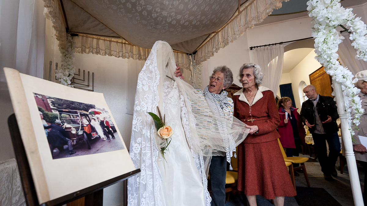 Smallest shul attracts a big crowd as Newport opens its doors - The ...