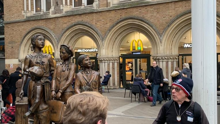 ‘Top ten’ tour guide oﬀers a charitable view of London - The Jewish ...