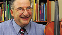 David Biermann raises cash with the help of a violin - The Jewish ...