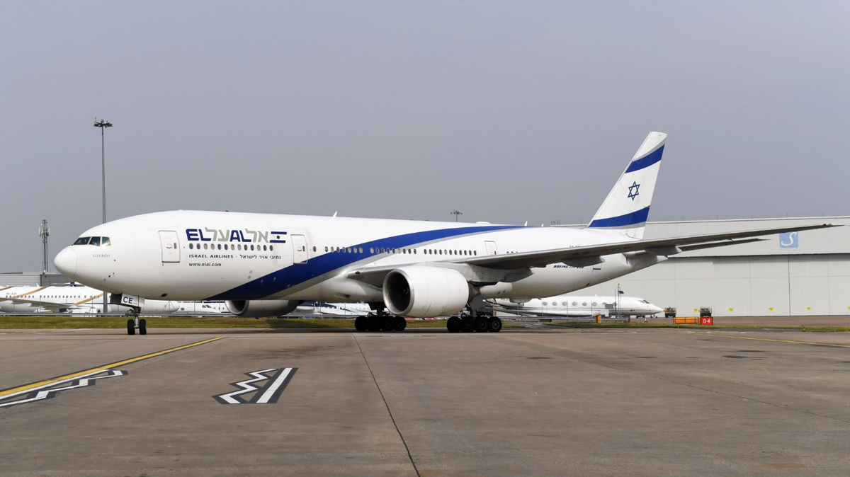 El Al and Luton airport celebrate one millionth passenger along with ...
