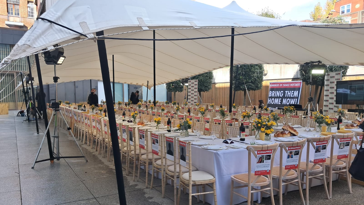 Empty Shabbat Table set for hostages at JW3 - The Jewish Chronicle ...