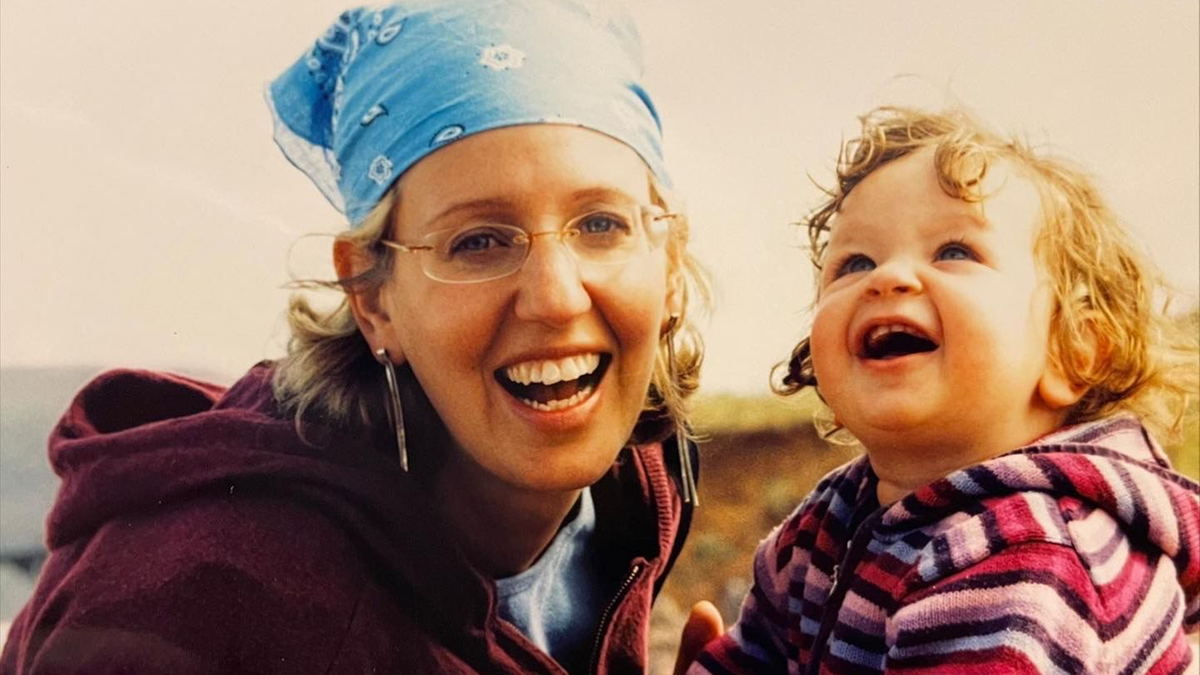 Lucy Dee murder: Family of terror victimpay tribute to her widower ...