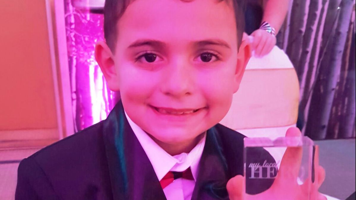 Indefatigable 7-year-old London boy who plays football despite losing a ...