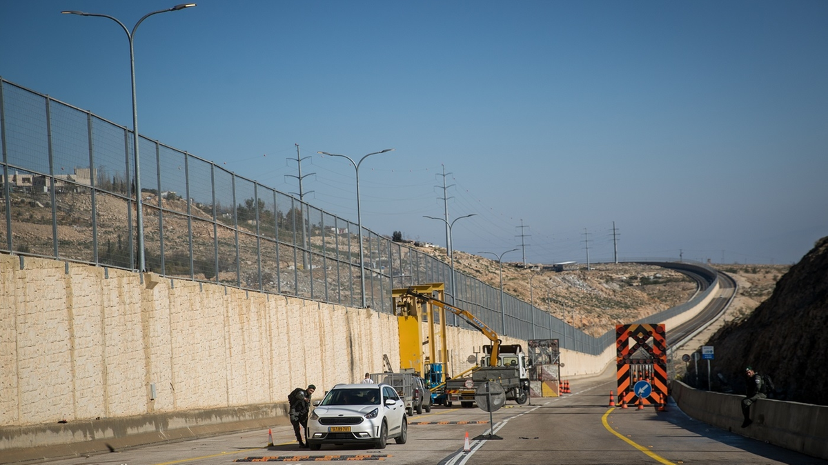 Controversial motorway with barrier separating Israeli and Palestinian ...
