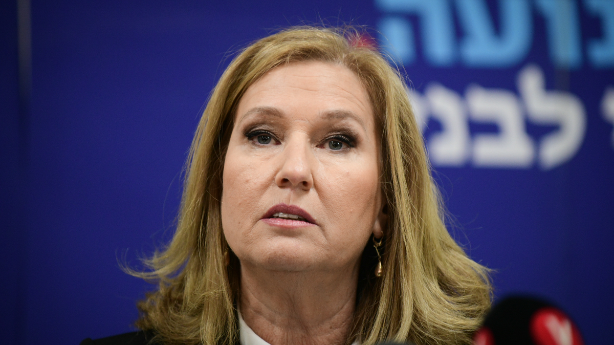 Former Israeli foreign minister Tzipi Livni announces her retirement ...