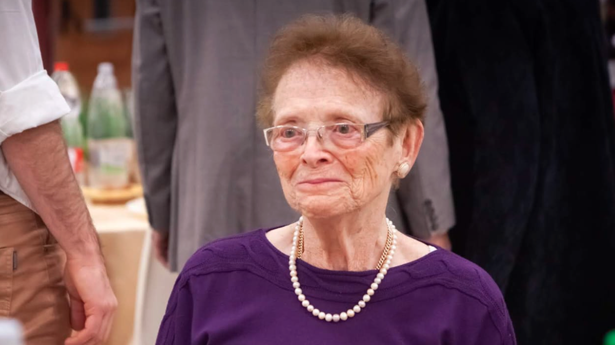 Hundreds of strangers attend funeral of Holocaust survivor who died ...