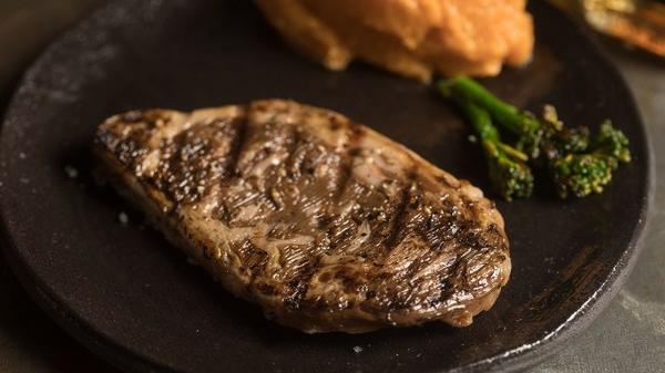 Israel becomes first country to approve sale of lab-cultured meat - The ...