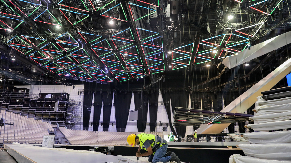 Israel issues 2,000 permits to allow Jewish employees to work for the ...