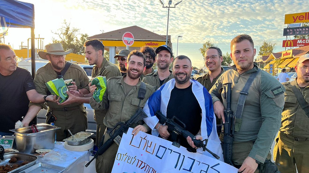 Israel’s ‘falafel king’ donates 25,000 meals to IDF in Gaza - The ...