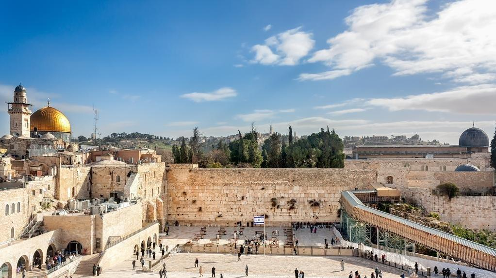 Mixed reaction to Temple Mount reopening to Jews as situation in ...