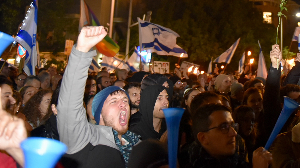 Thousands take to the streets of rain-soaked Tel Aviv to protest ...