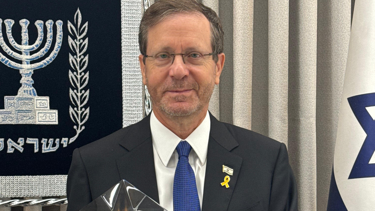 Israel’s president honoured by JC for promoting Jewish unity - The ...