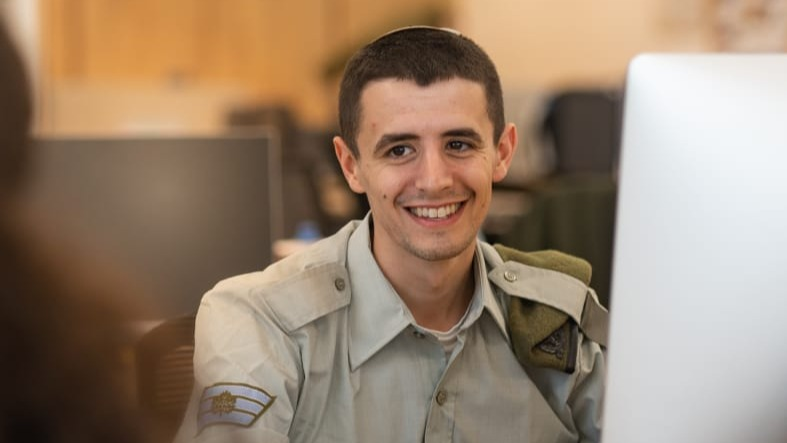 IDF Social Media: Meet the Londoner IDF commander defending Israel on ...