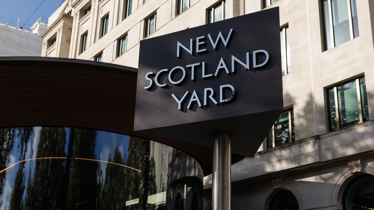Met Police officer sacked for ‘dirty Zionists’ tweets - The Jewish ...