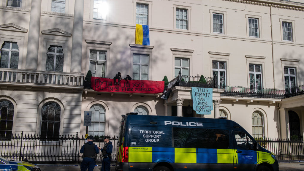 Met Police storm £50m London home of Jewish oligarch Oleg Deripaska ...