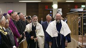 New Chief Rabbi Mirvis aims to unite community - The Jewish Chronicle ...