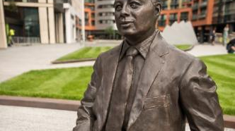 New statue commemorates former London deputy mayor Sir Simon Milton ...