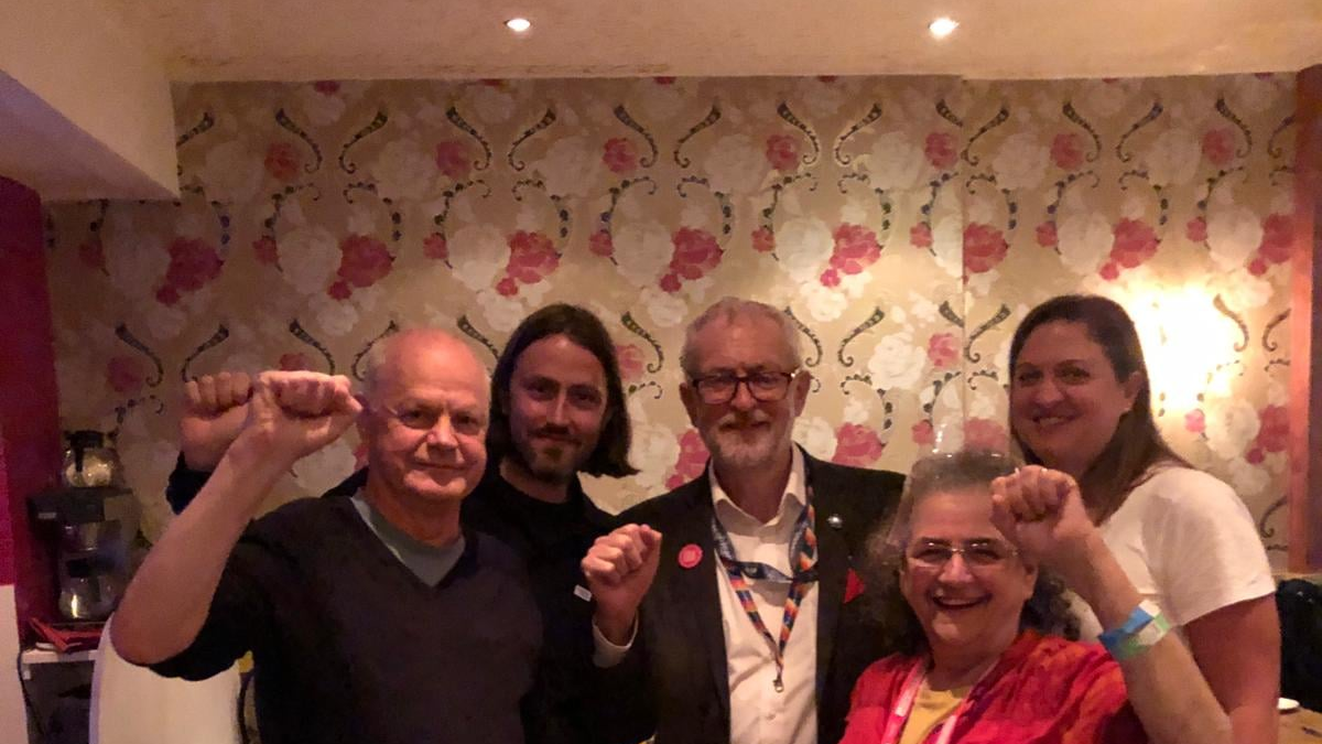 Starmer conference heckler pictured smiling with Jeremy Corbyn hours ...
