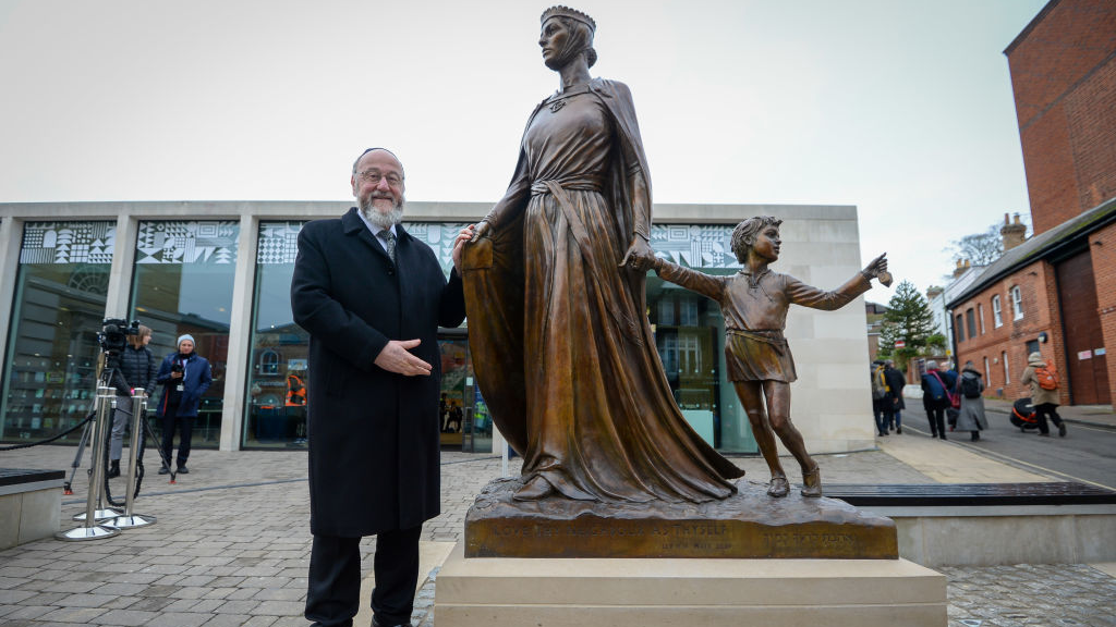 Statue of medieval England’s most prominent Jewish woman Licoricia ...