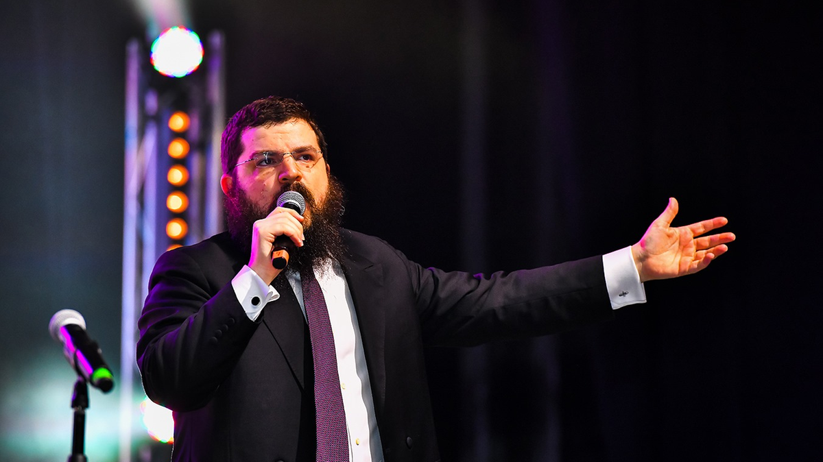 There’s light! Venue steps in to host rejected Jewish singer - The ...