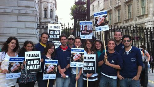 Thousands sign Shalit petition - The Jewish Chronicle - The Jewish ...