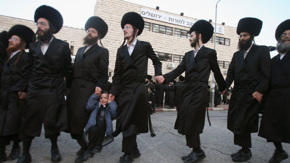 Chasidic sect offers cash boost to solve ‘matchmaking crisis’ - The ...